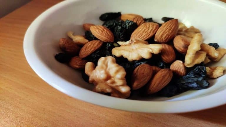 Healthy Snacks for Men (2026)